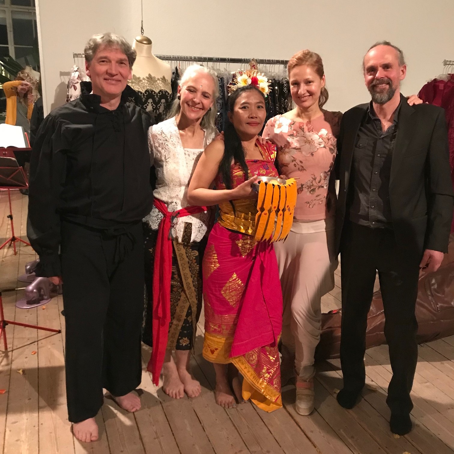 Earth like heaven – Supriyati aus Bali zu Gast in Deutschland | Die ...