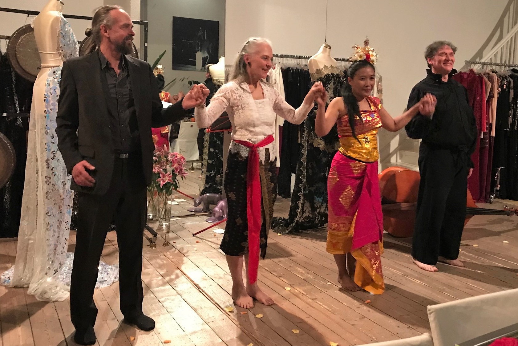 Earth like heaven – Supriyati aus Bali zu Gast in Deutschland | Die ...